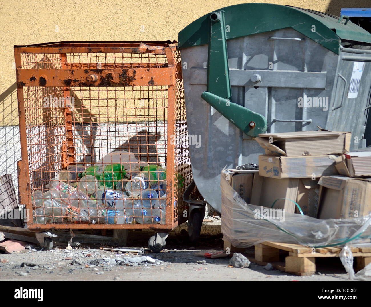Old metal trash cans Stock Photo - Alamy