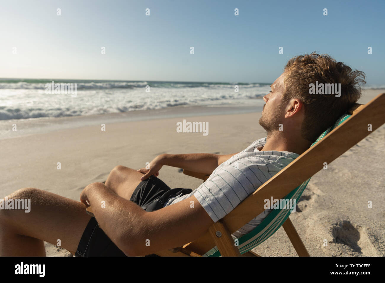Man sun lounger hi-res stock photography and images - Alamy
