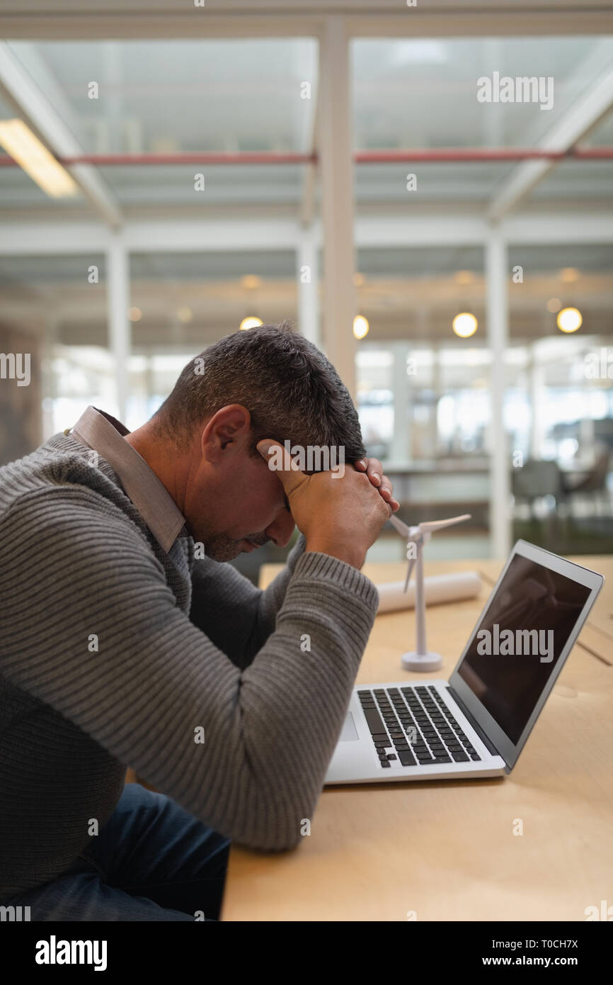 Sad man desk hi-res stock photography and images - Alamy