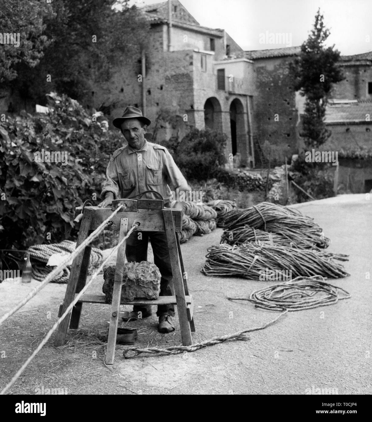 roper maker, marina di camerota, campania, italy 1960 Stock Photo - Alamy
