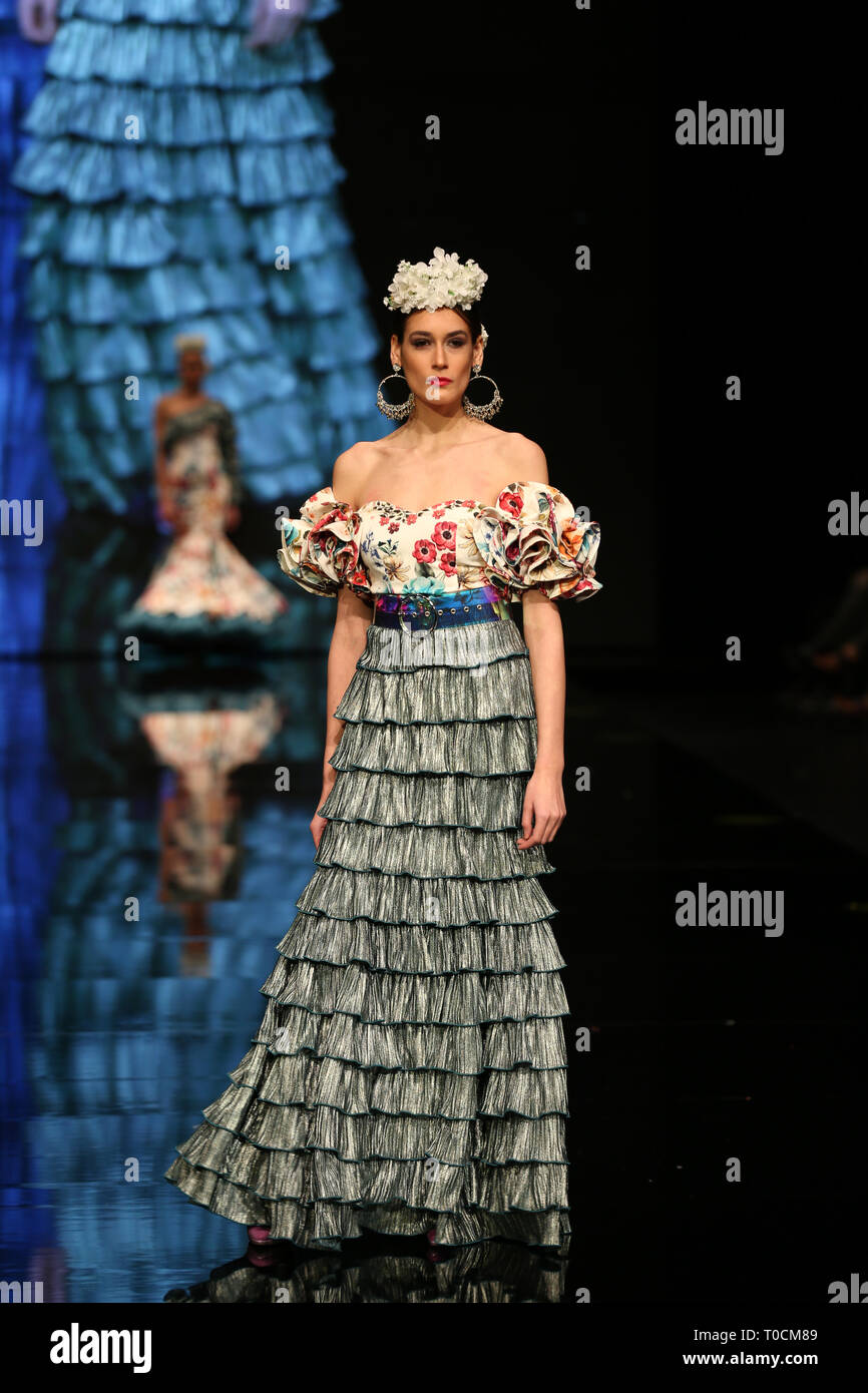 Model on the catwalk Stock Photo - Alamy