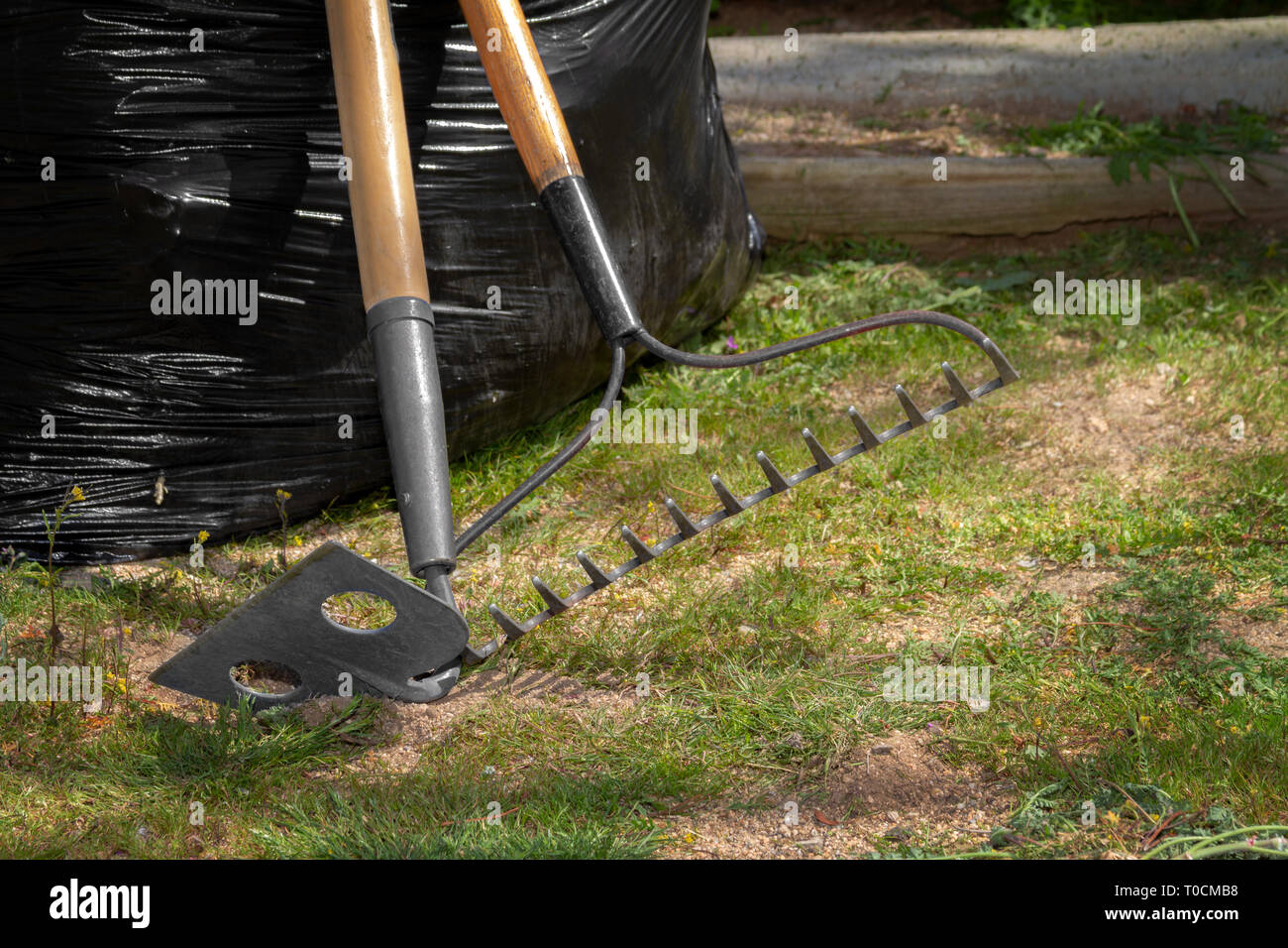 Hoe rake hi-res stock photography and images - Alamy
