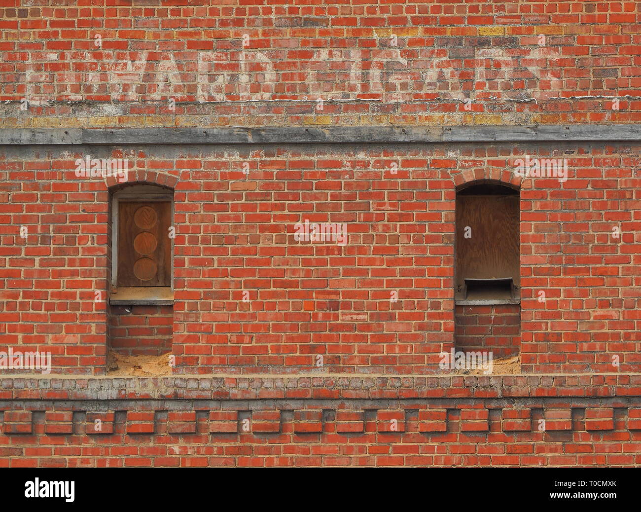 Old cigar painted sign on abandoned brick wall Stock Photo - Alamy