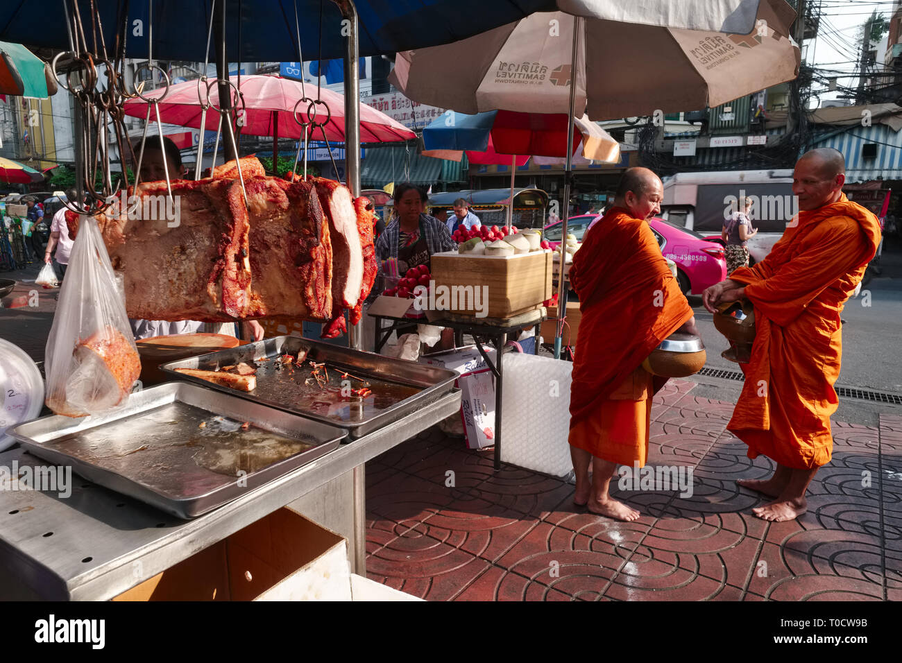 Buddhist monks eating hi-res stock photography and images - Alamy