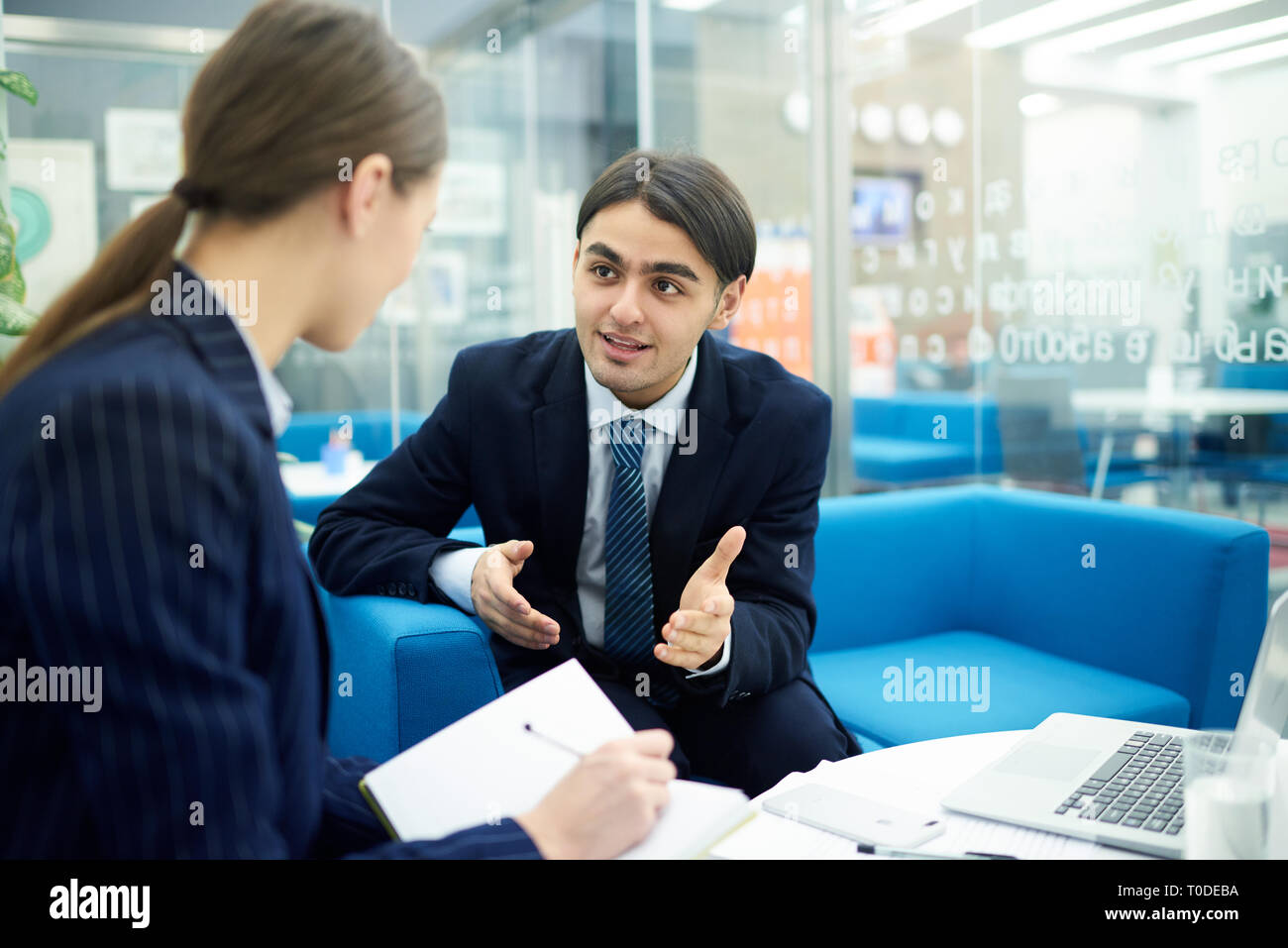 Multi ethnic student team brainstorming hi-res stock photography and ...