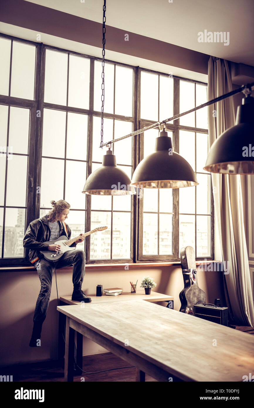 Composing sit hi-res stock photography and images - Alamy