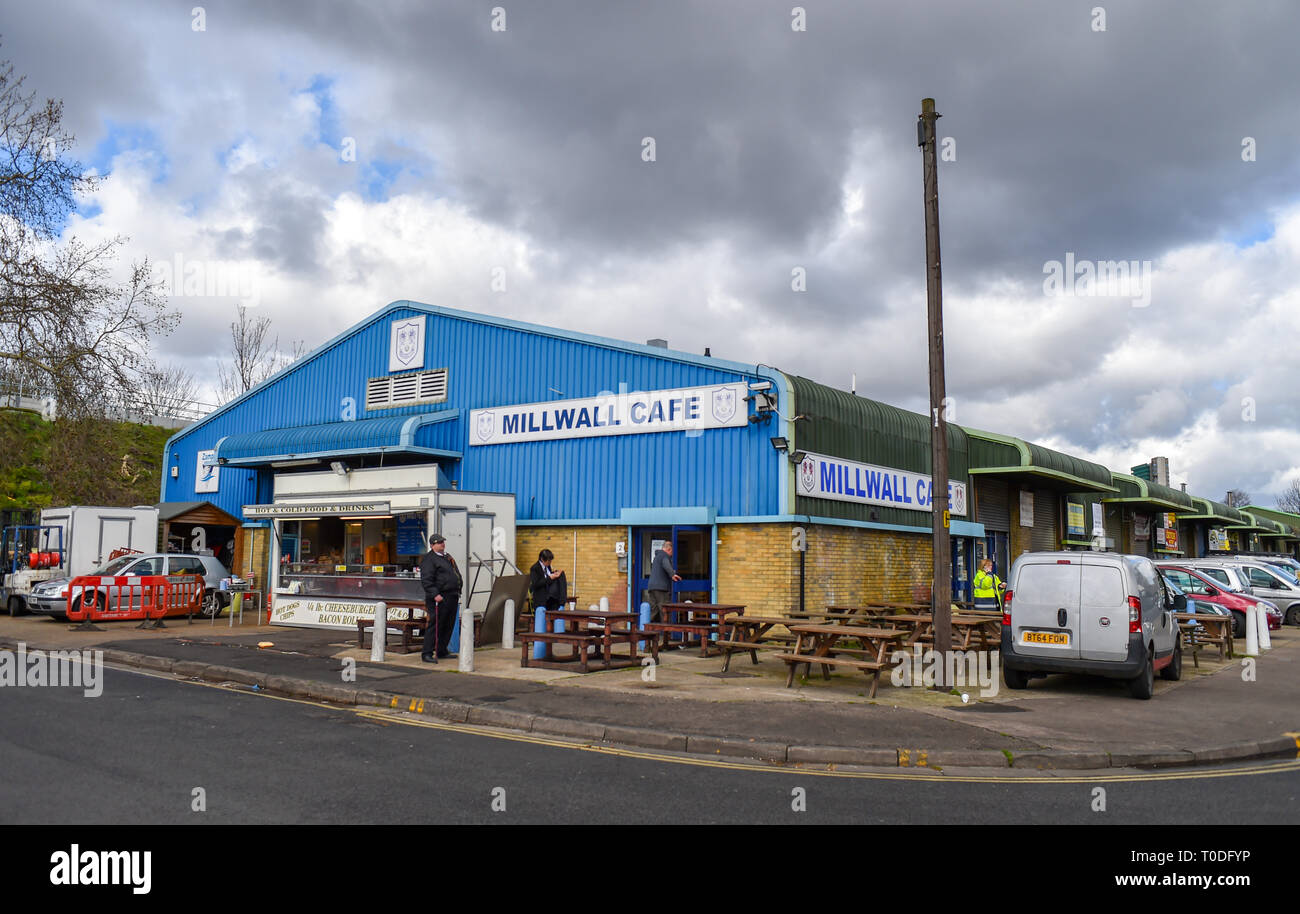 Millwall den hi-res stock photography and images - Alamy