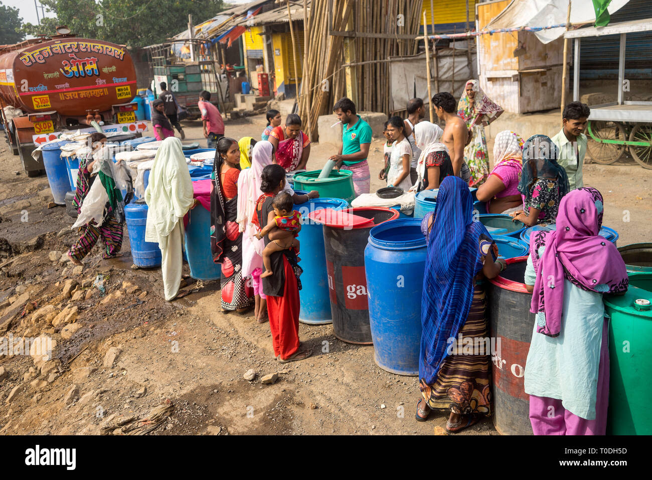 People standing for water queue hi-res stock photography and images - Alamy