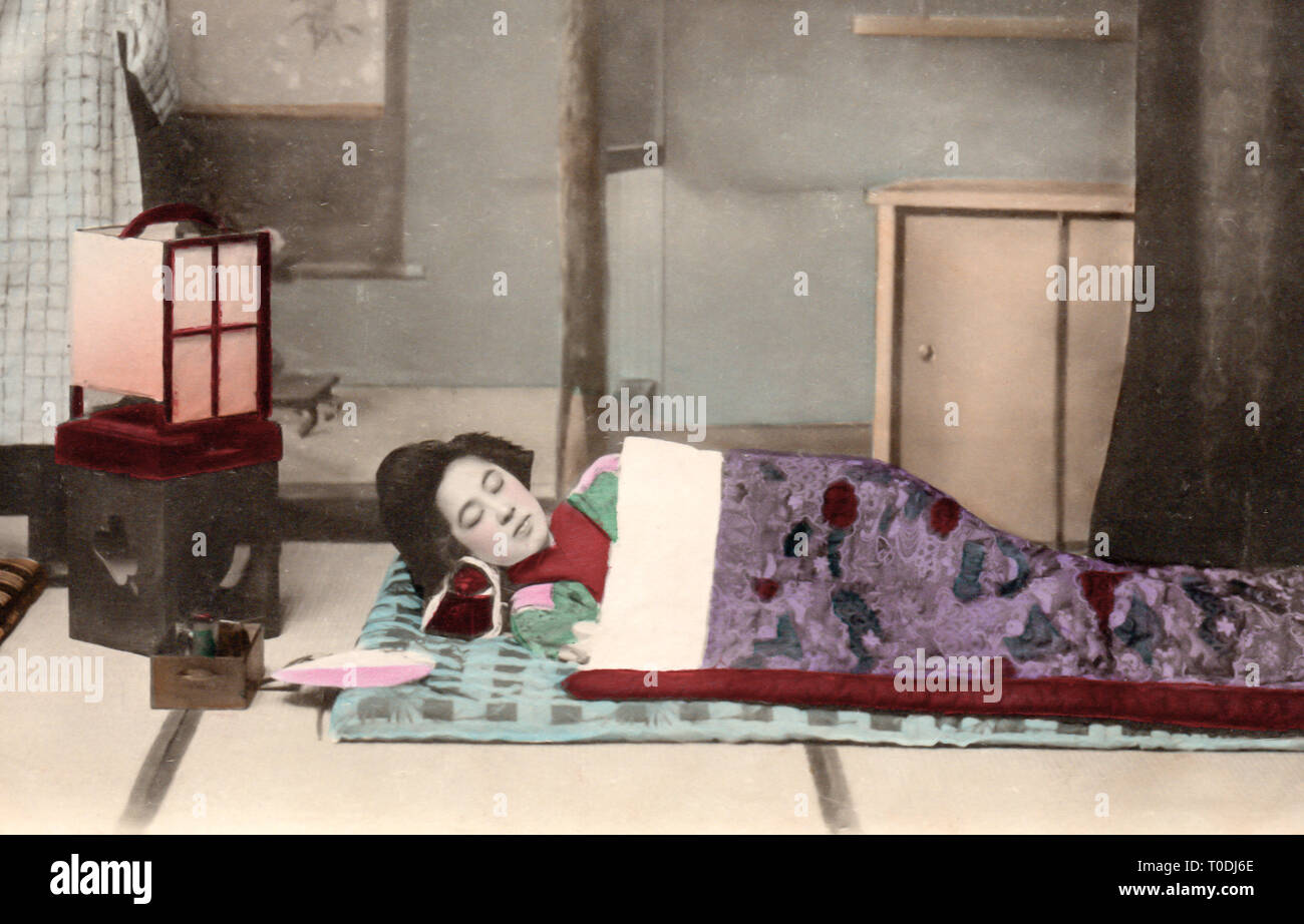 Sleeping japan traditional woman hi-res stock photography and images ...