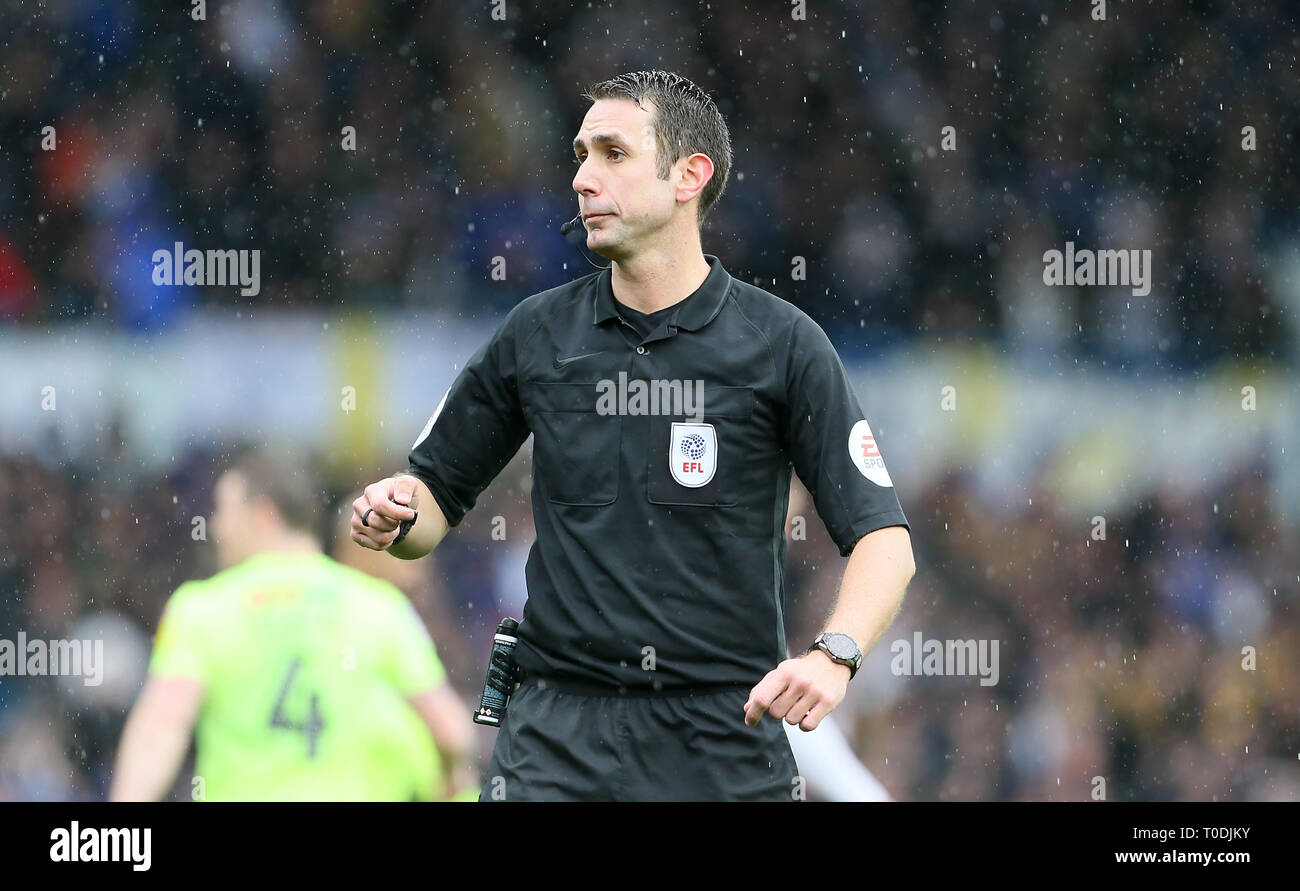 Match referee David Coote Stock Photo - Alamy