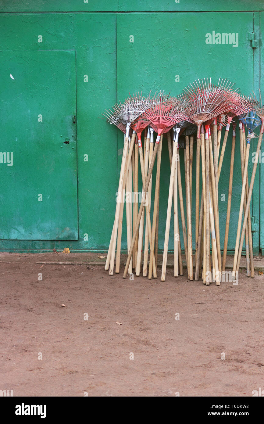 Light duty leaf rakes hi-res stock photography and images - Alamy