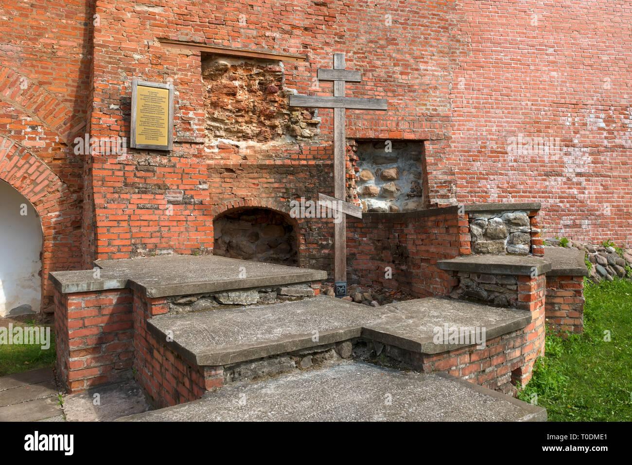 VELIKY NOVGOROD, RUSSIA - AUGUST 14, 2018: The memorial cross at the ...