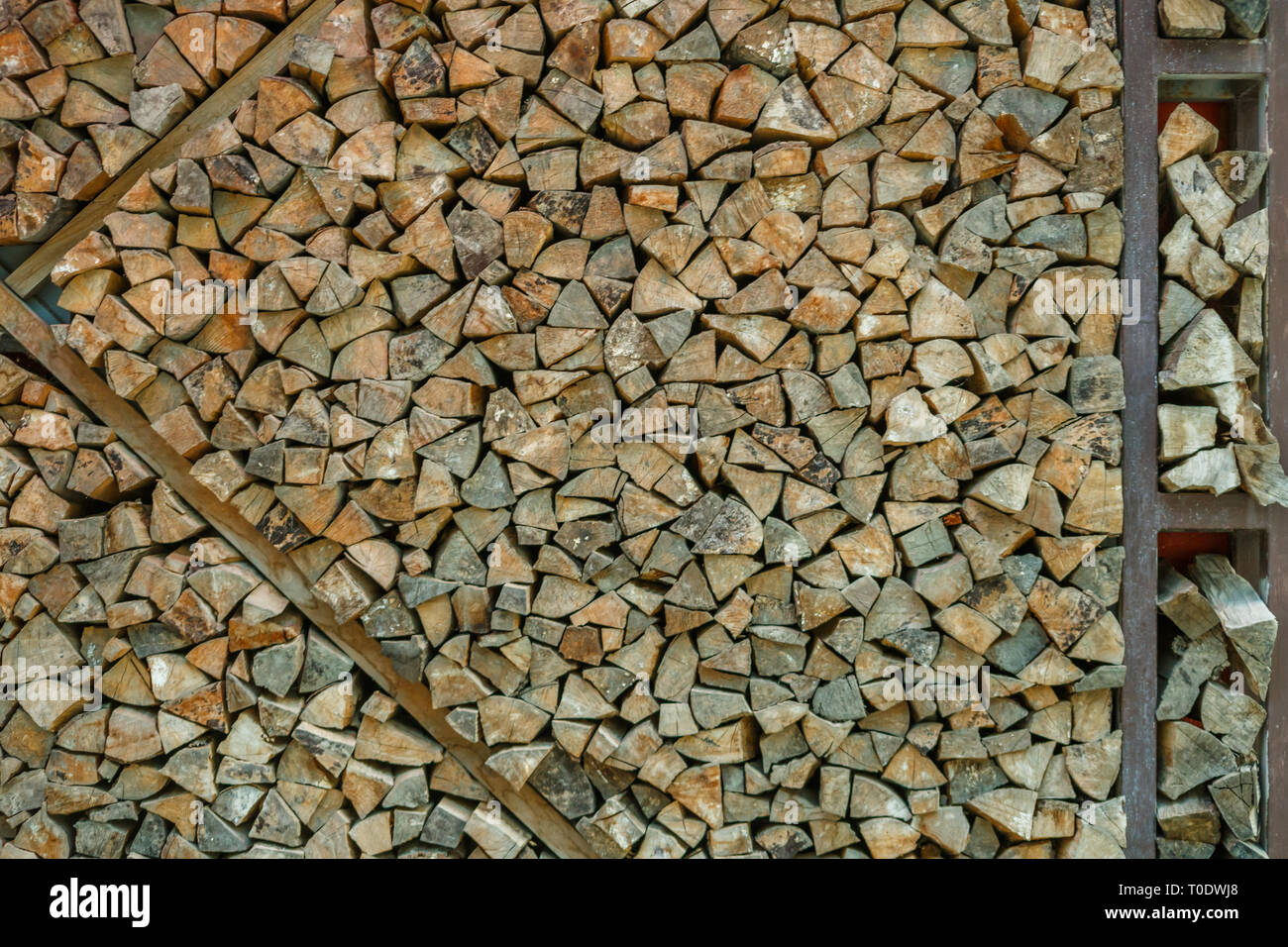 Picture of wall from sawn timber logs Stock Photo - Alamy