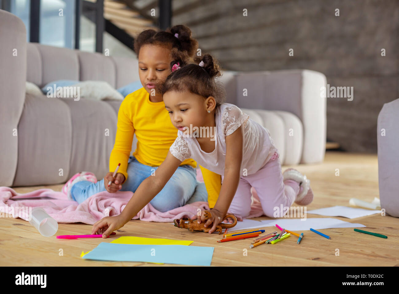 Two african children drawing hi-res stock photography and images - Alamy