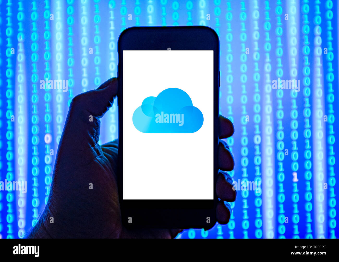 Icloud app hi-res stock photography and images - Alamy