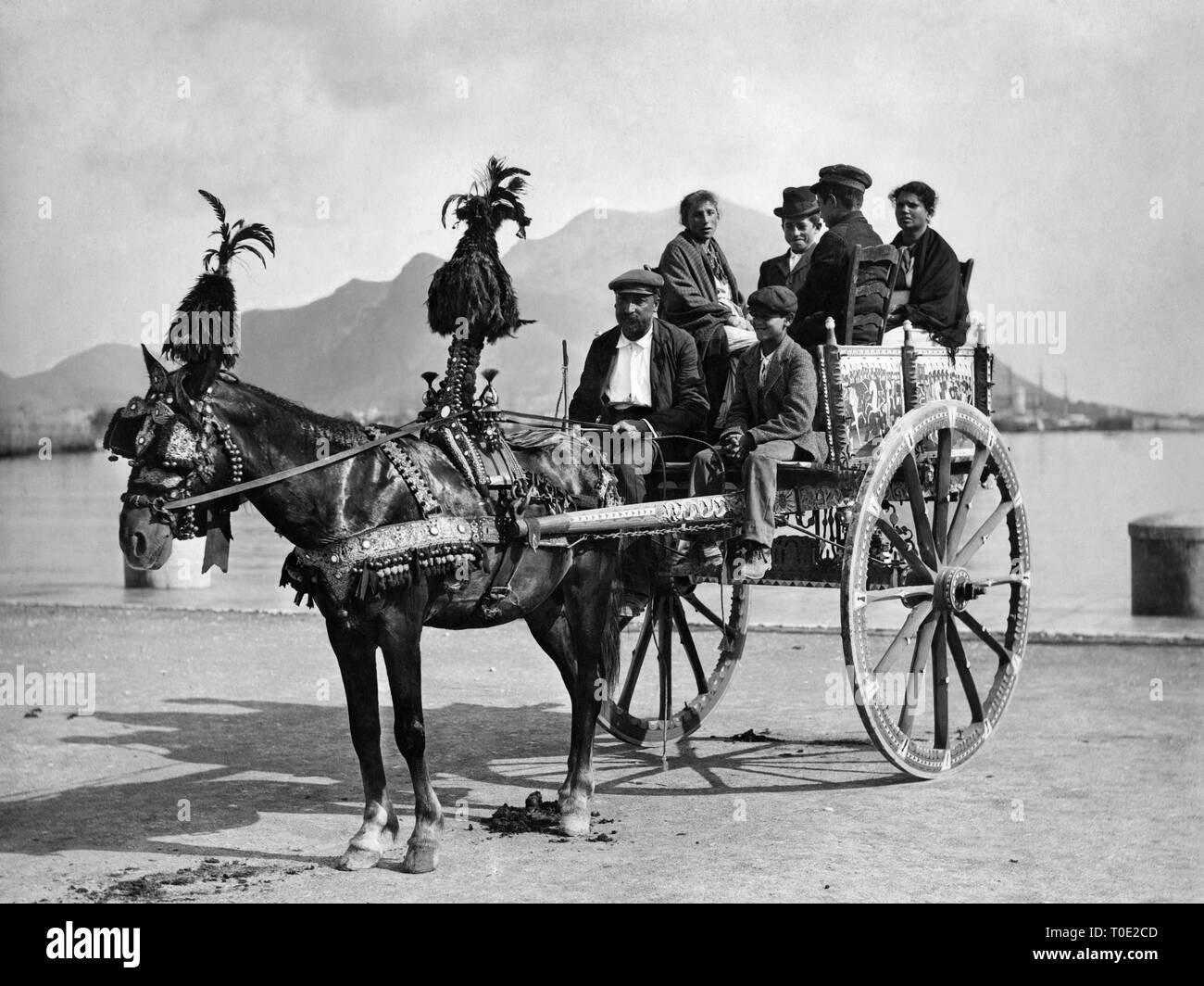 Sicilian cart hi-res stock photography and images - Alamy