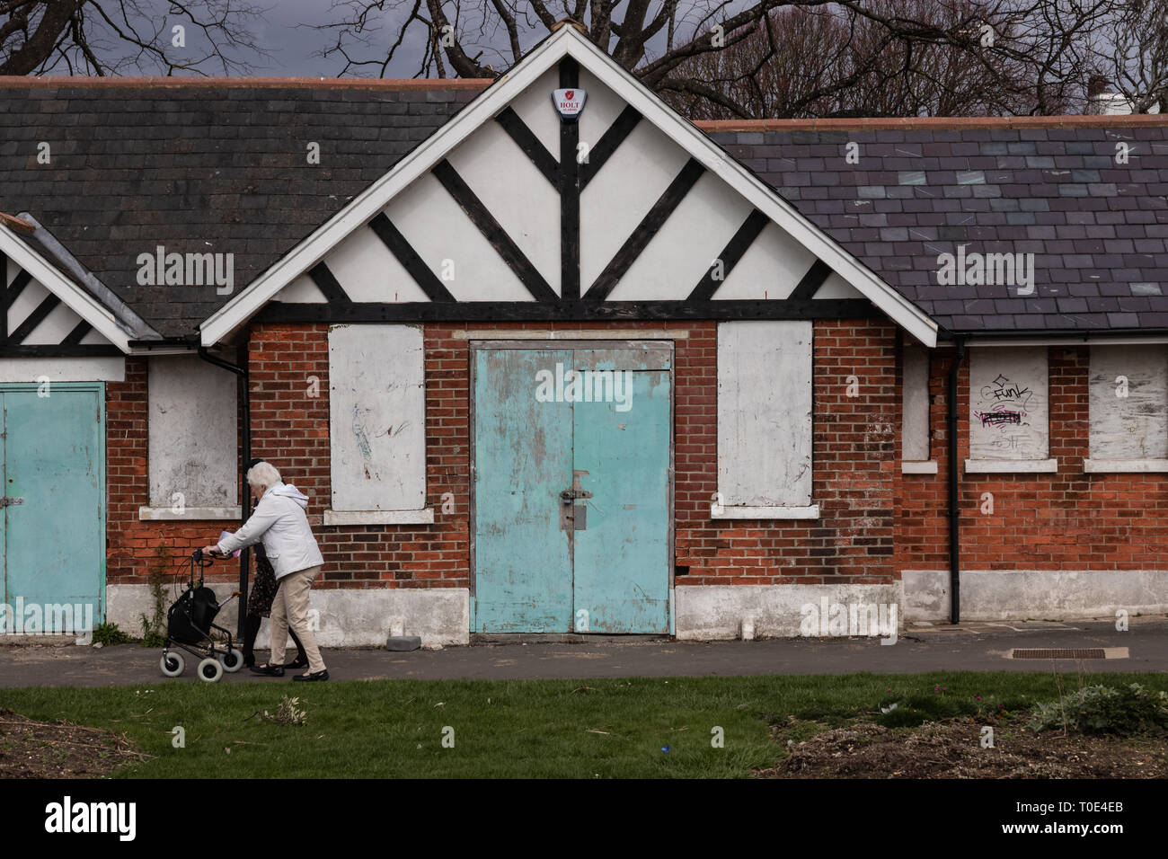 Elderly lady using a walking aid hi-res stock photography and images ...
