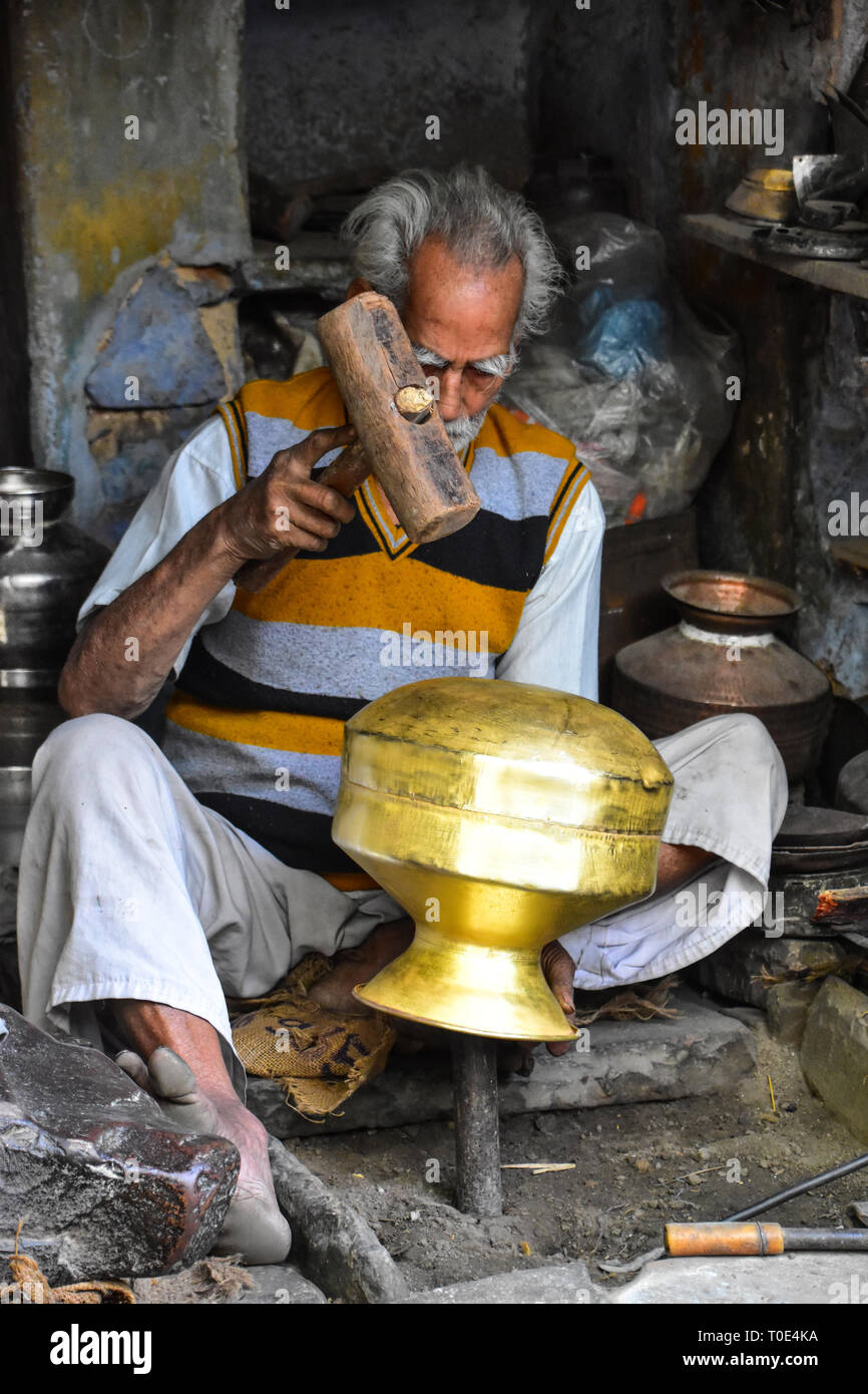 Indian craftsman hi-res stock photography and images - Alamy