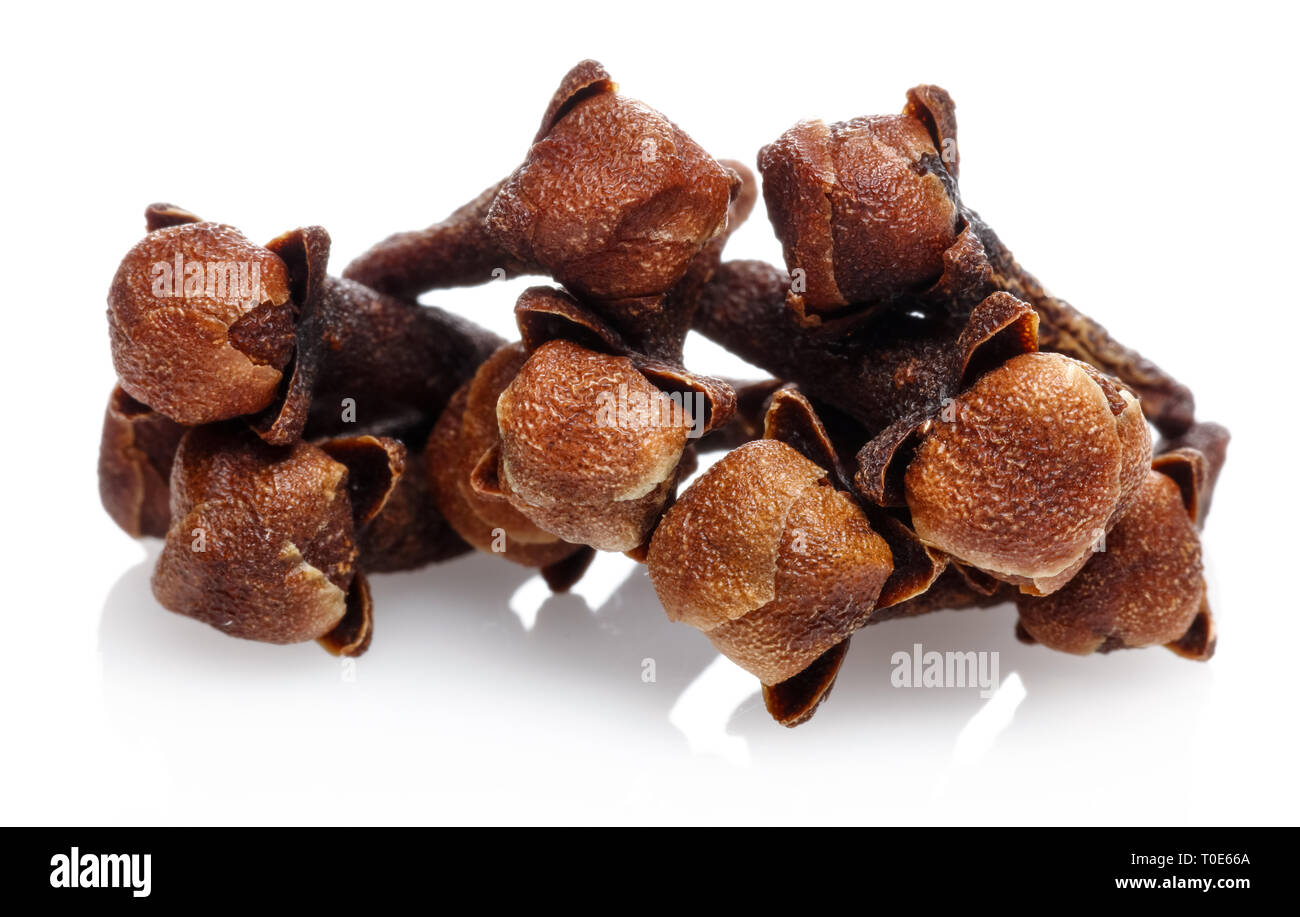 Dry clove buds isolated on white background Stock Photo - Alamy