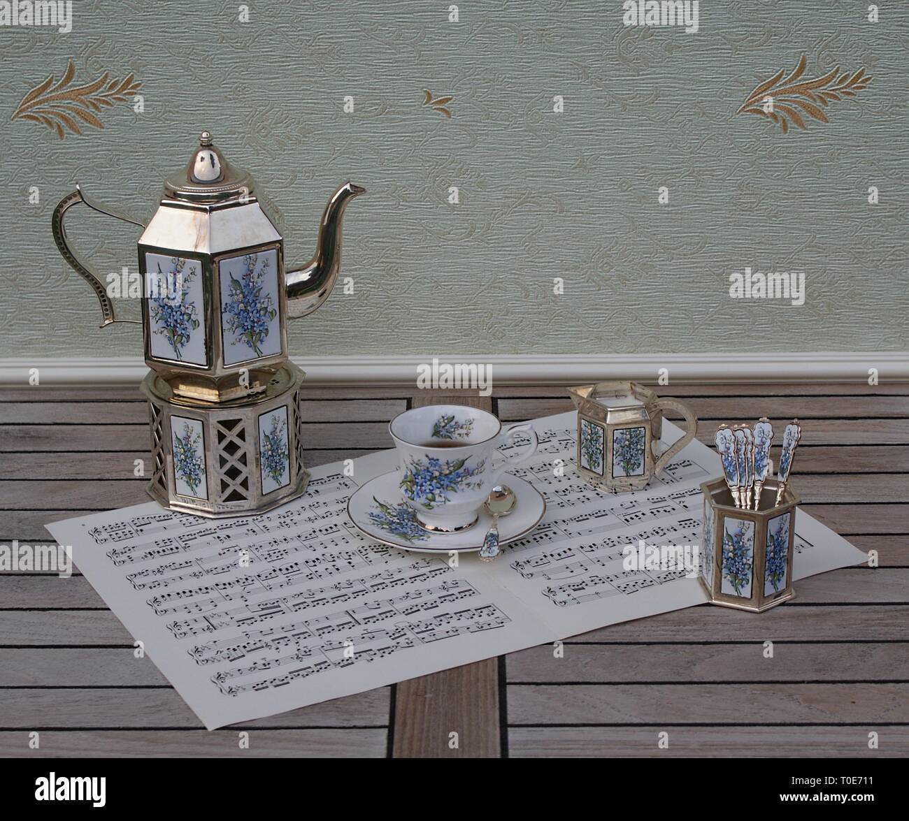 Teacup and spoon hi-res stock photography and images - Alamy