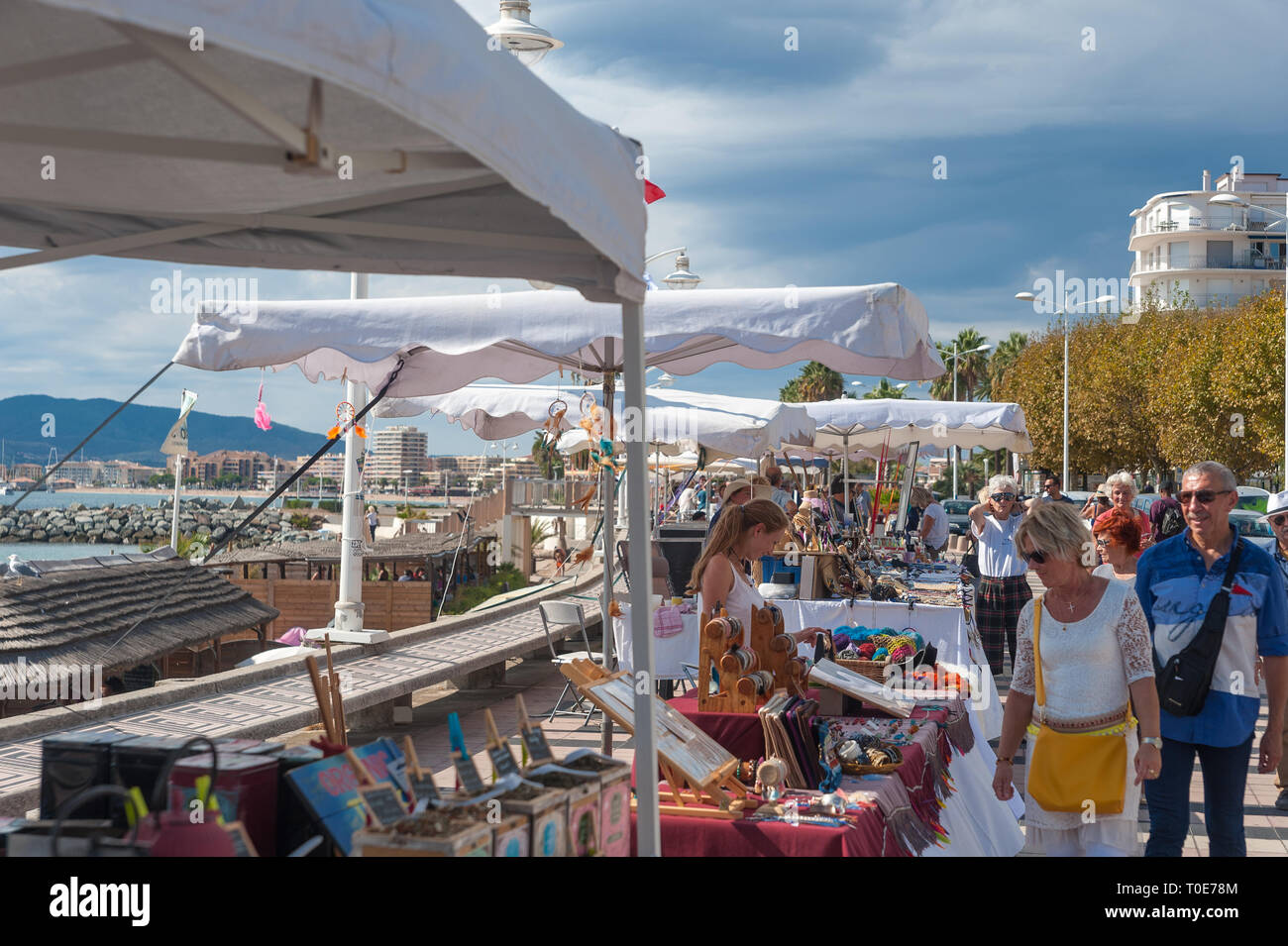 Beach promenade with art market, Saint-Raphael, Var, Provence-Alpes ...