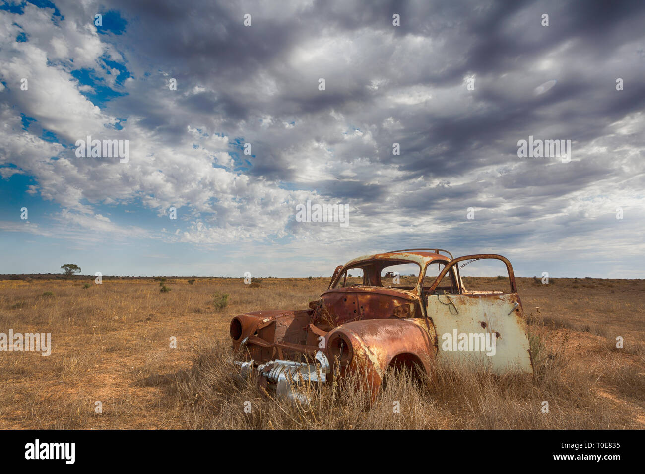 Abandoned car australia hi-res stock photography and images - Alamy