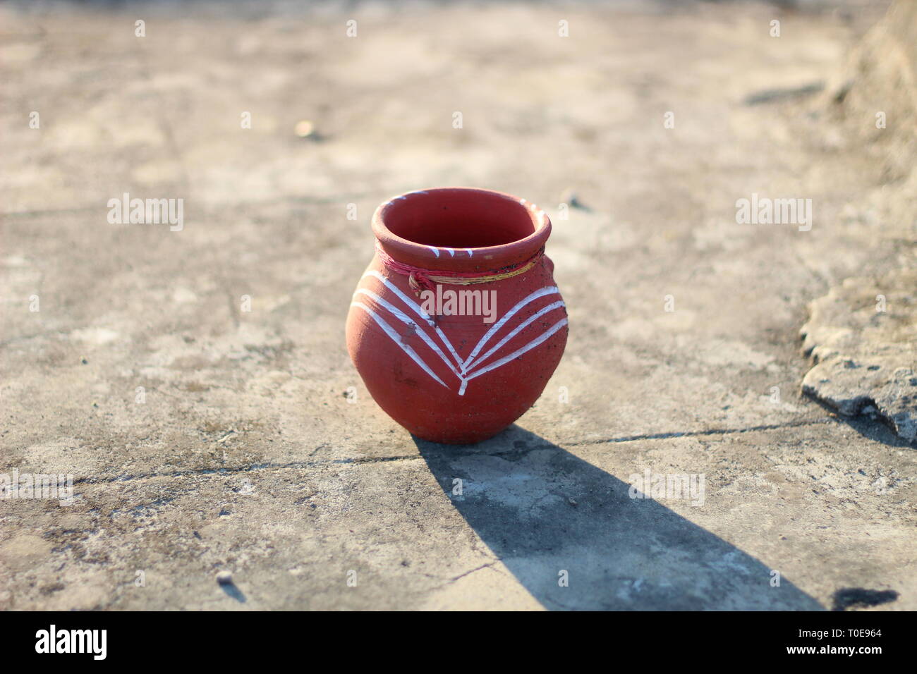 red color designing pot Stock Photo - Alamy