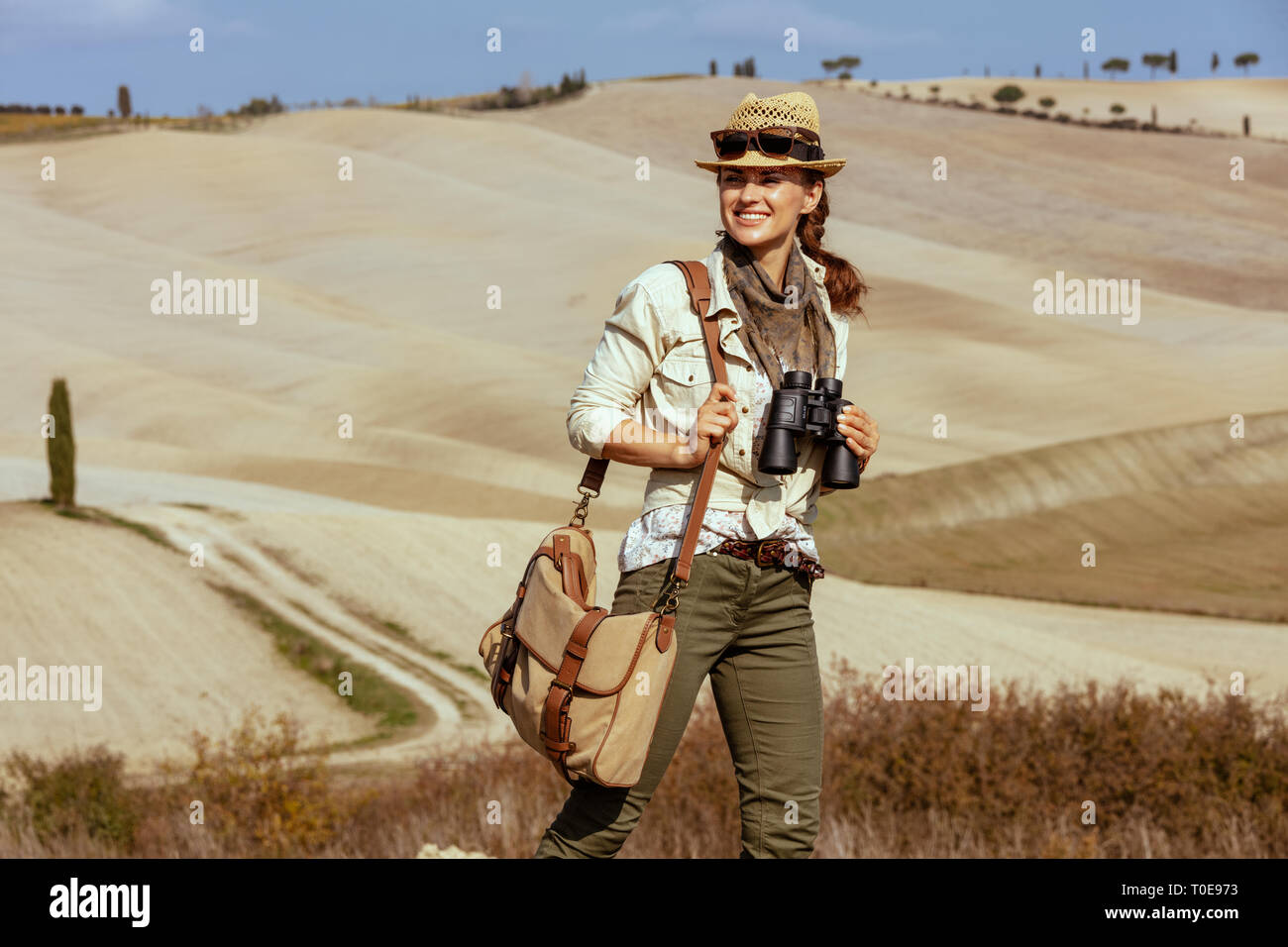 Solo female traveller hi-res stock photography and images - Alamy