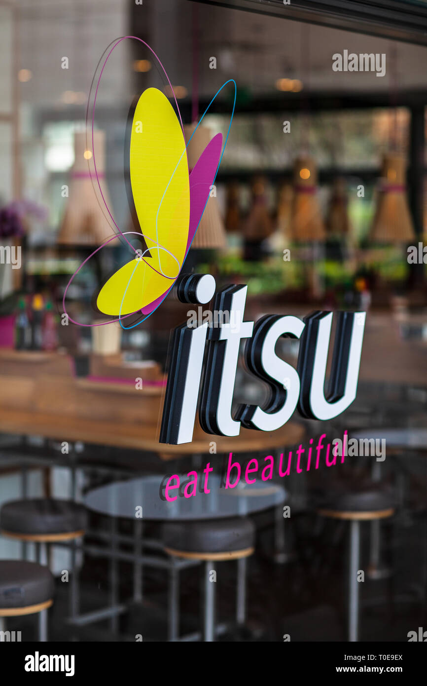 Itsu restaurant london hi-res stock photography and images - Alamy