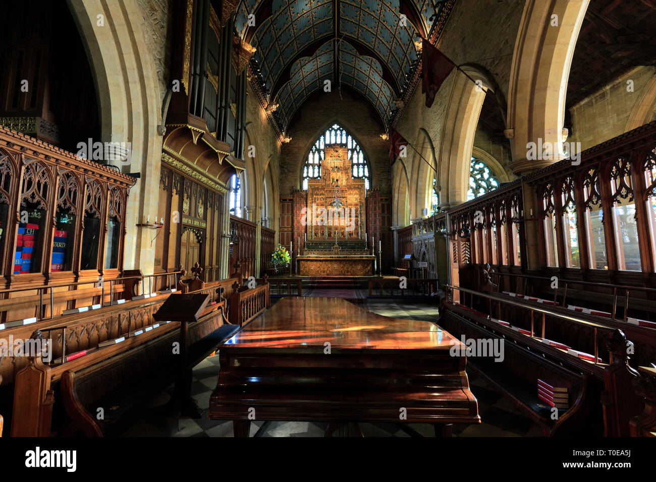 Interior of St Wulframs parish church, Grantham town, Lincolnshire ...