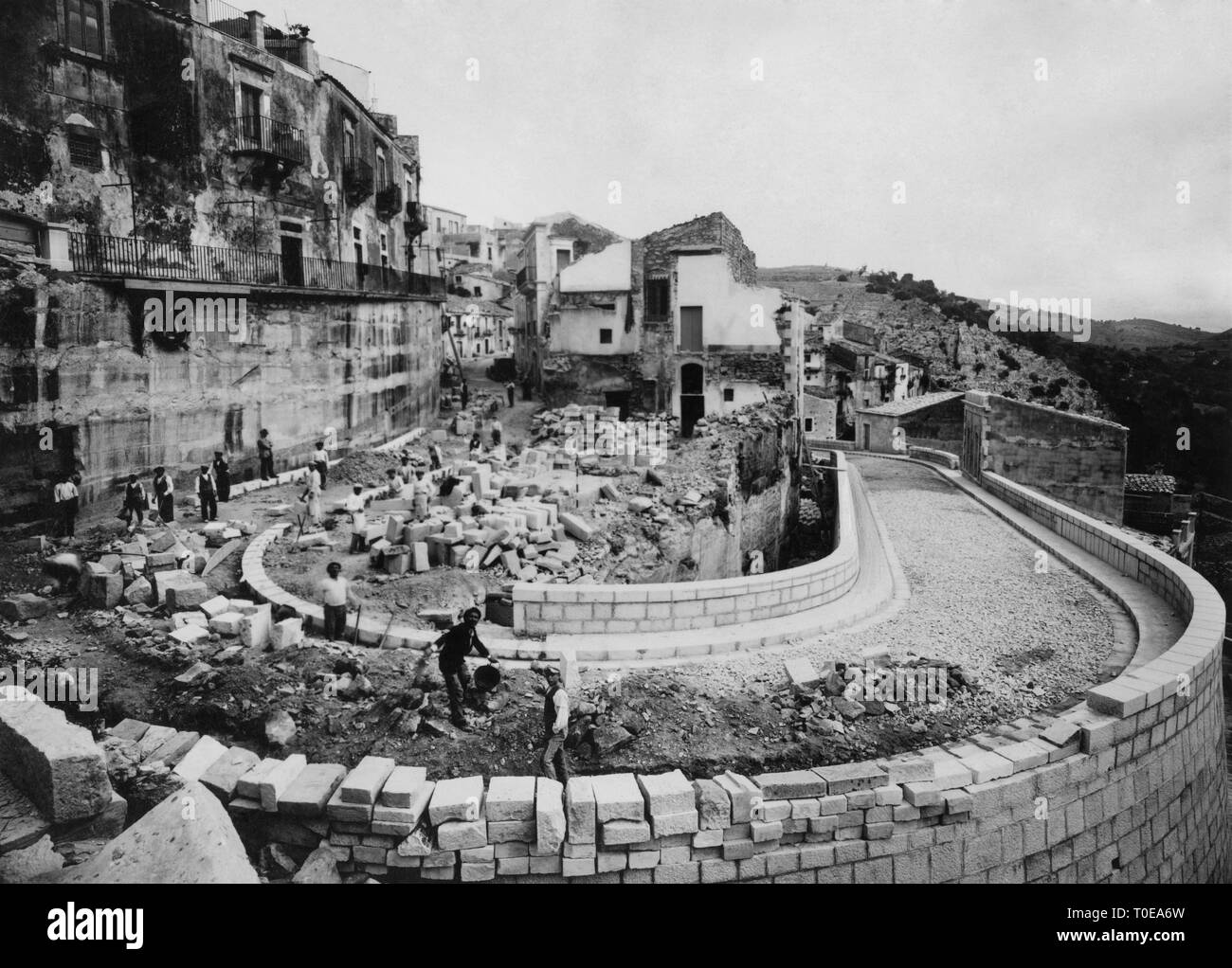 Many construction workers Black and White Stock Photos & Images - Alamy