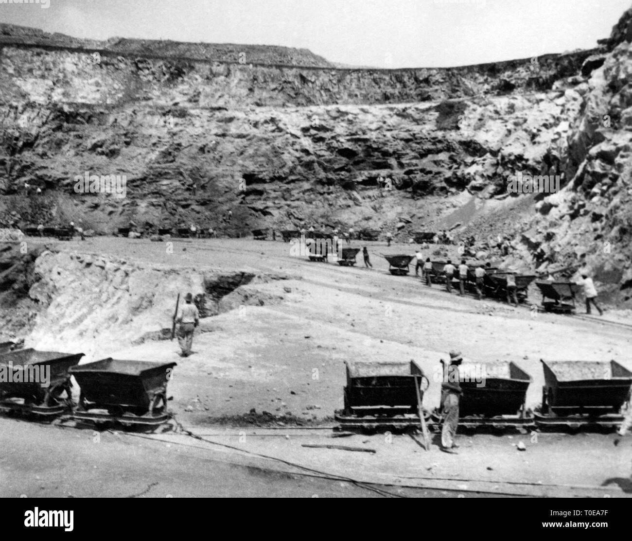 Italy, Sicily, mining sites of Ragusa, 1920-30 Stock Photo - Alamy