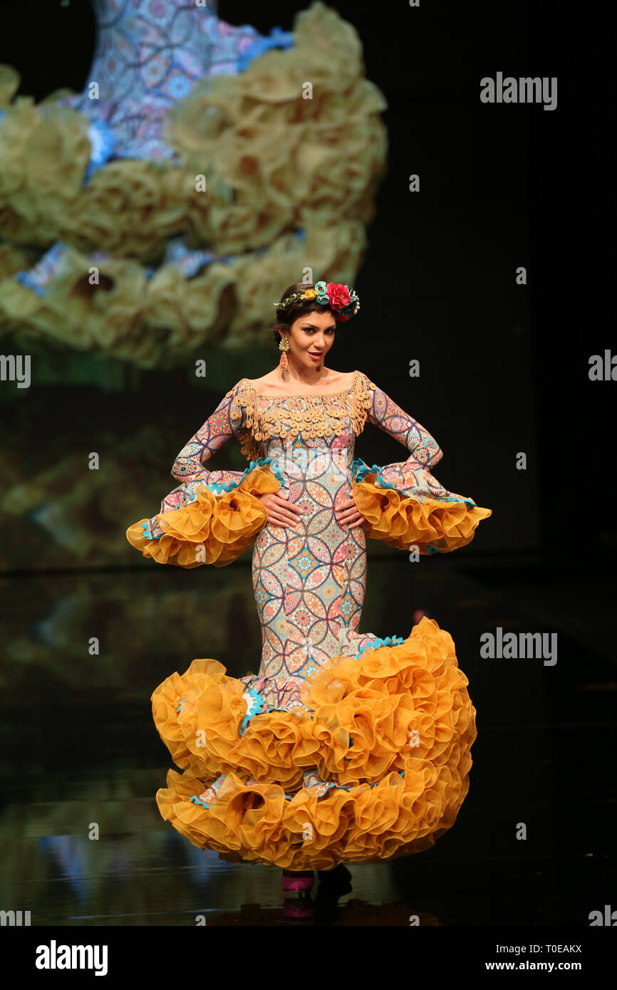 Model on the catwalk Stock Photo - Alamy