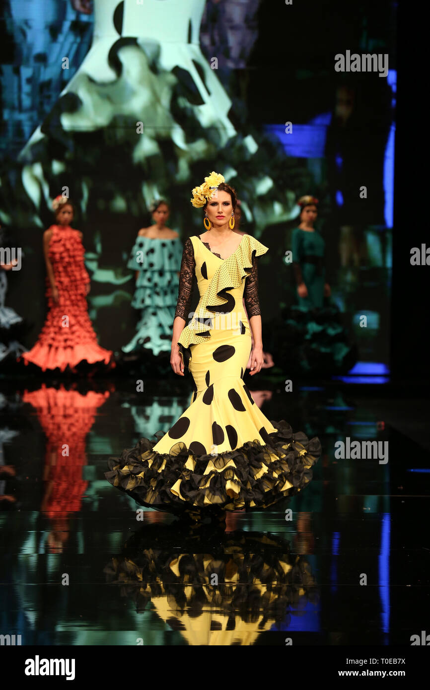 Model on the catwalk Stock Photo - Alamy