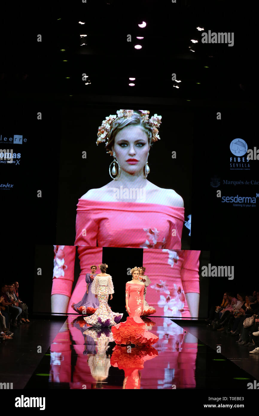 Model on the catwalk Stock Photo - Alamy