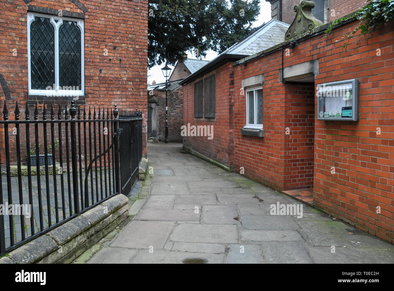 An old Alleyway in an old English town Stock Photo - Alamy