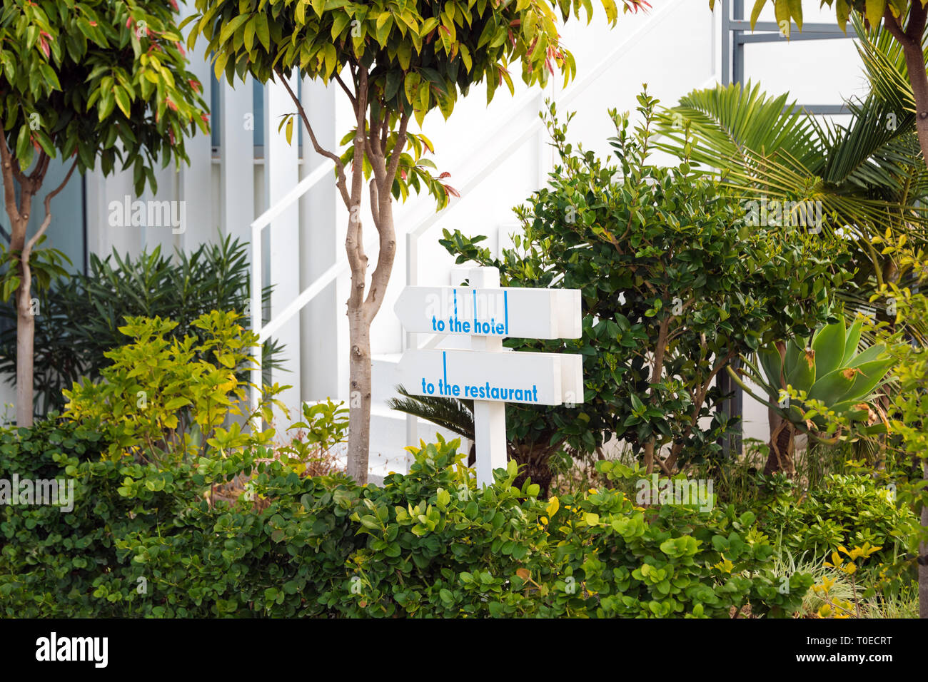 Garden this way board hi-res stock photography and images - Alamy