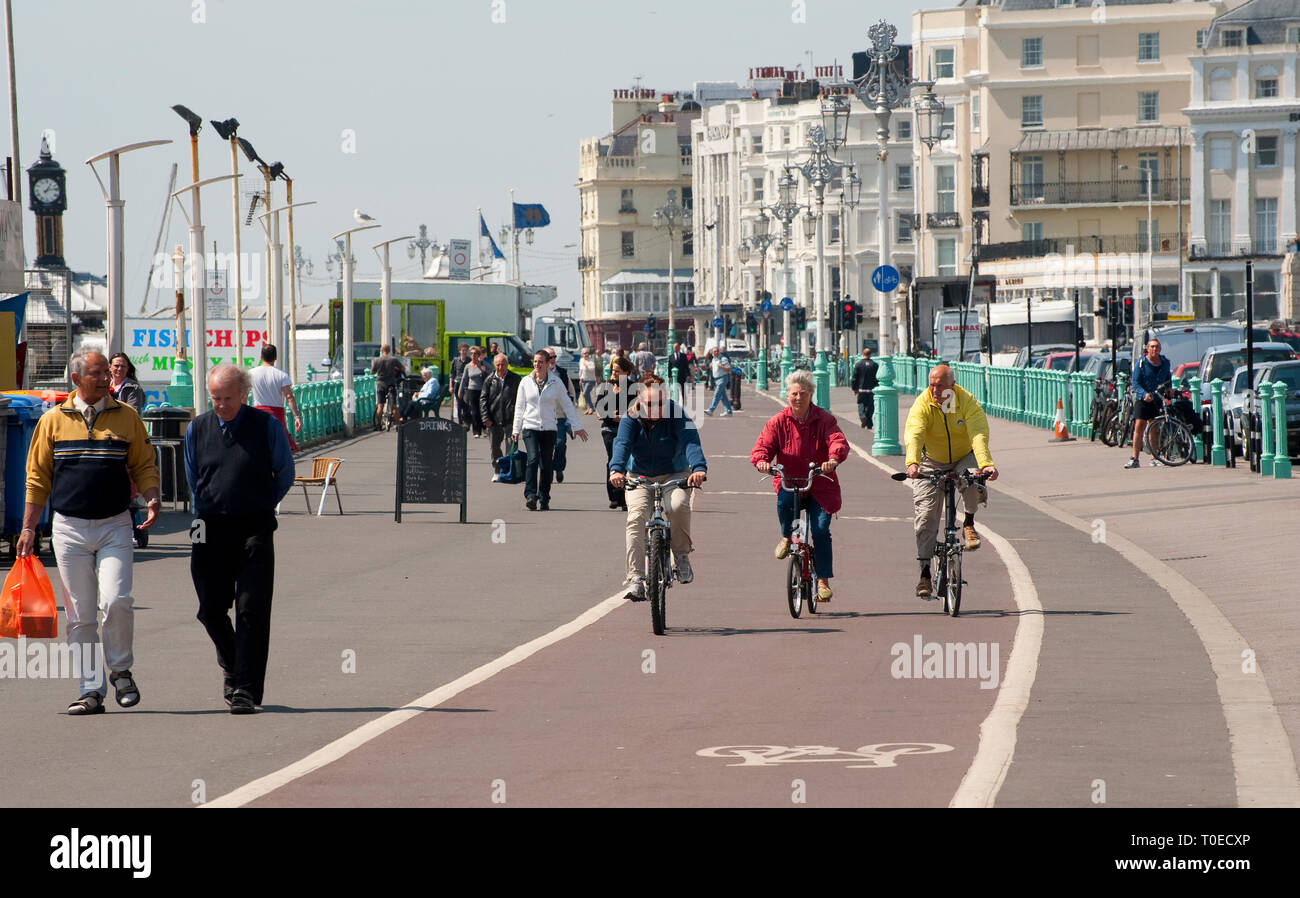 Brighton seaside cycle lane hi-res stock photography and images - Alamy