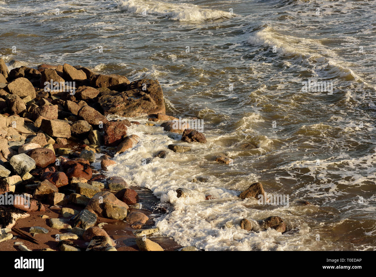 Tides flowing on rocks hi-res stock photography and images - Alamy