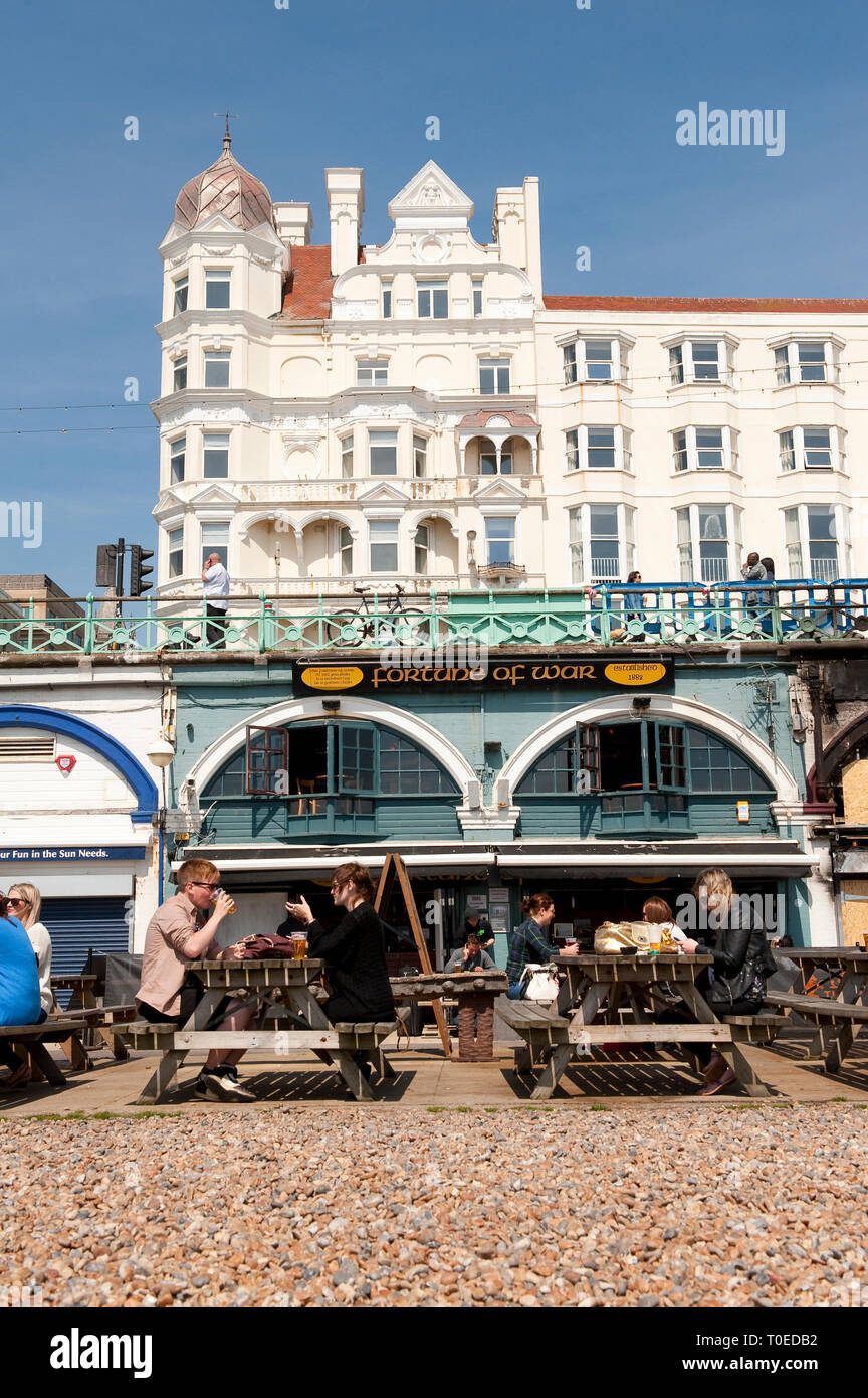 Brighton seafront bars hi-res stock photography and images - Alamy
