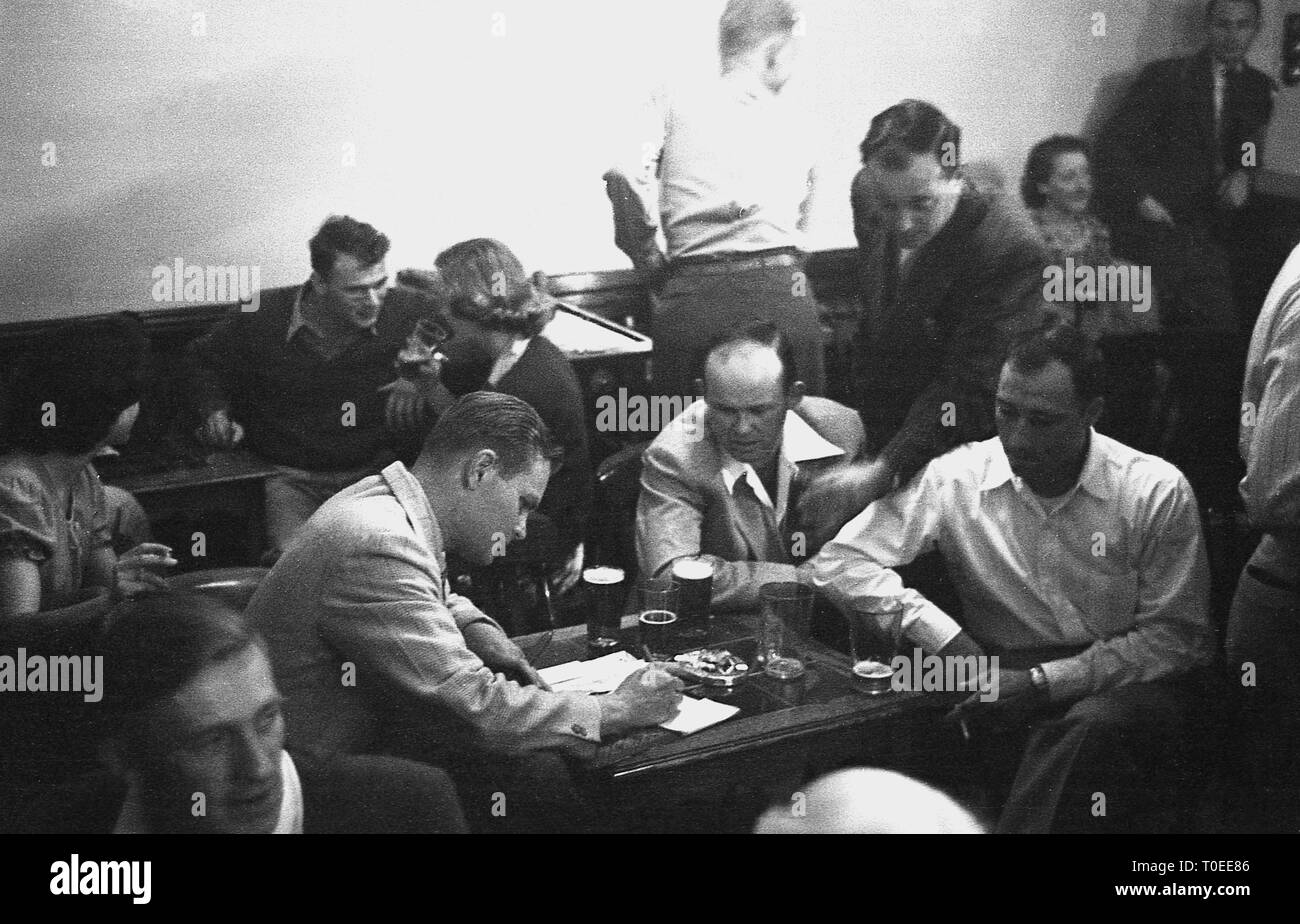 1950s pub woman Black and White Stock Photos & Images - Alamy