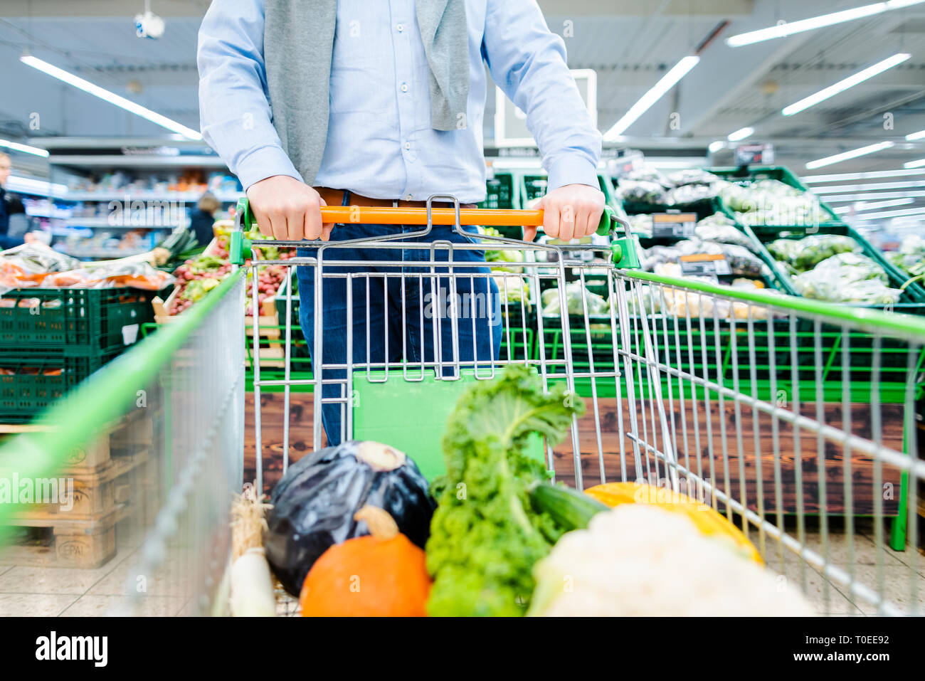 Man pushing market trolley hi-res stock photography and images - Alamy