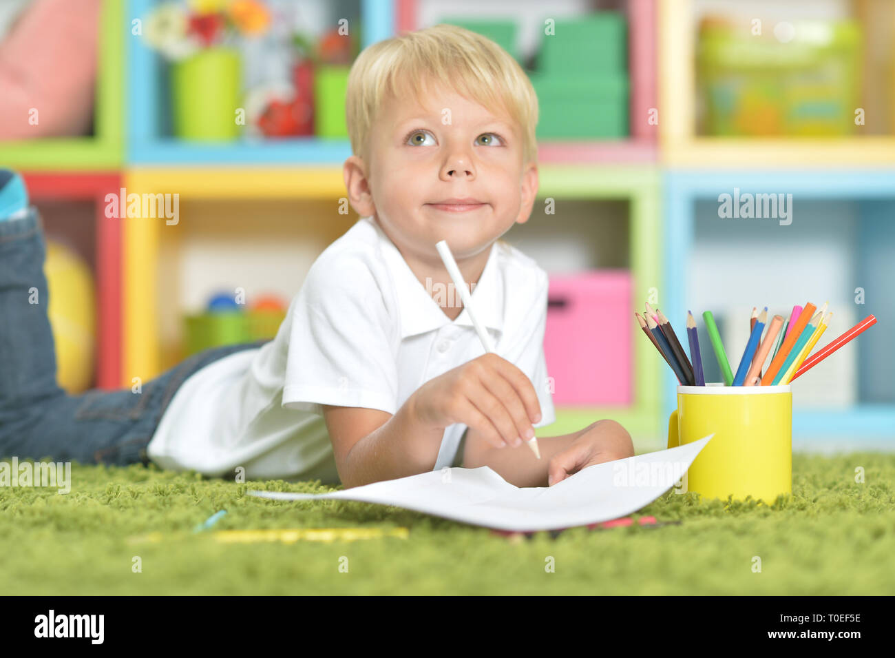 Portrait of little boy drawing with pencils Stock Photo - Alamy