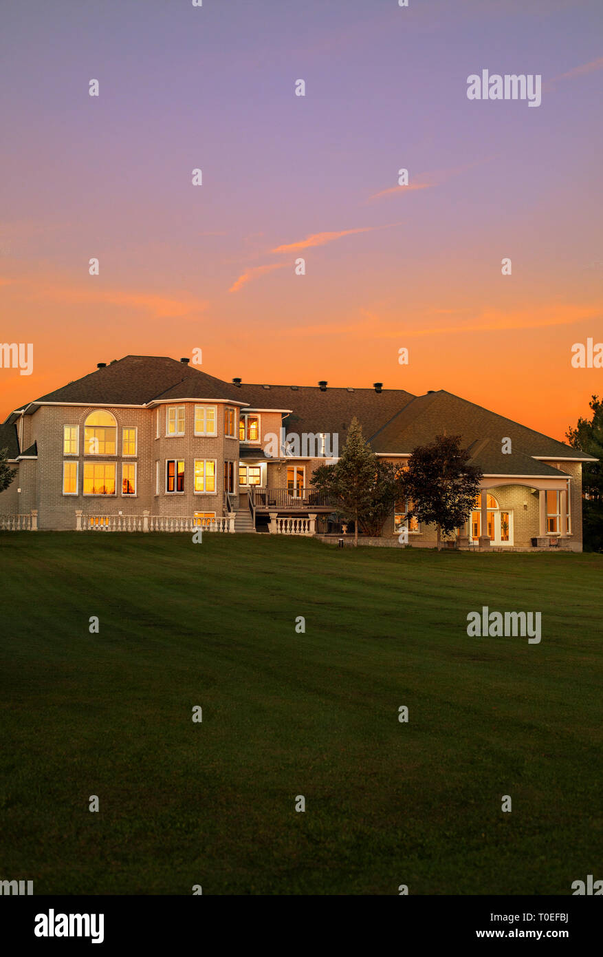 Lawn sunset hi-res stock photography and images - Alamy