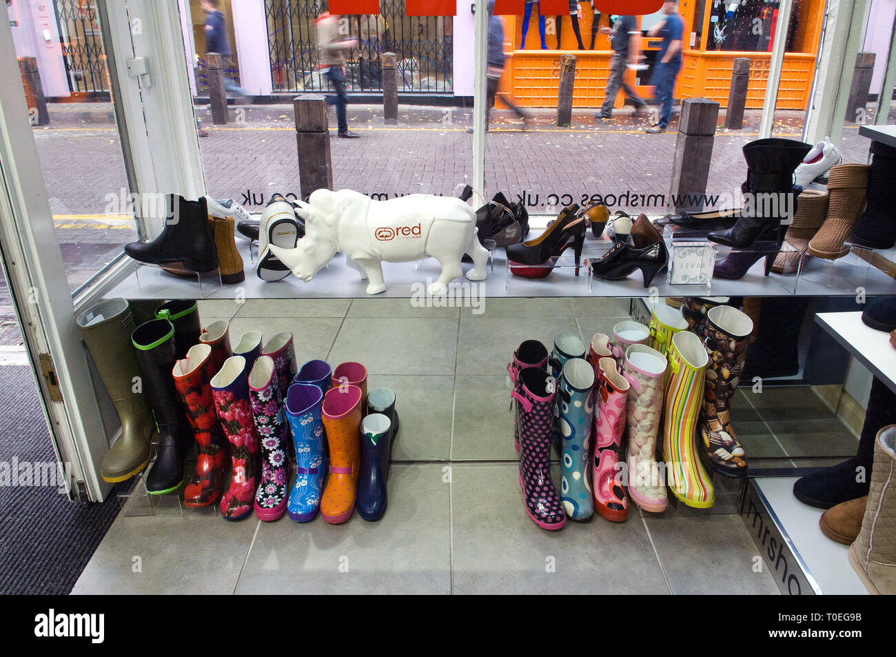 Pairs of shoes hi-res stock photography and images - Alamy