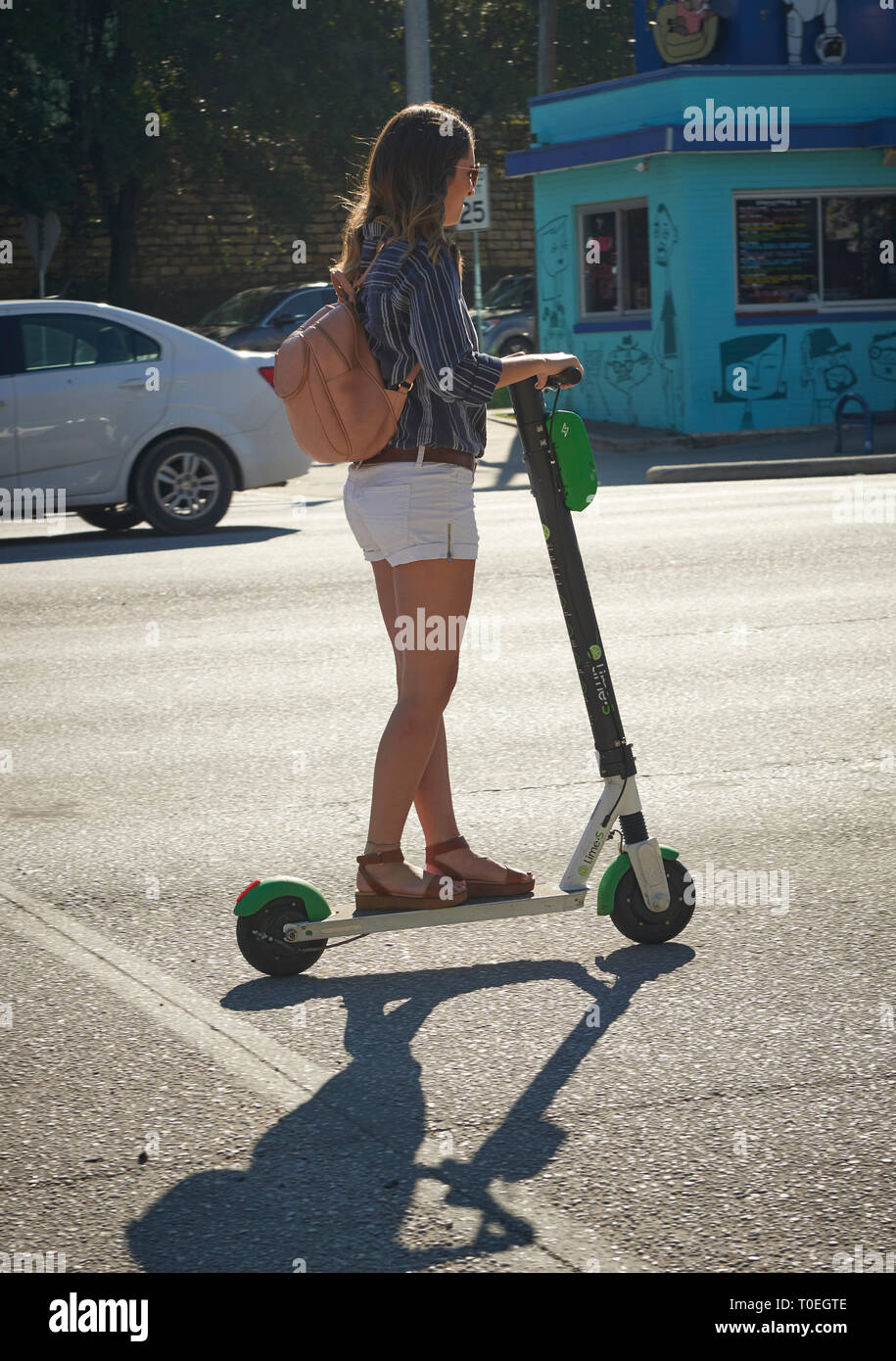 Scooter woman hi-res stock photography and images - Alamy