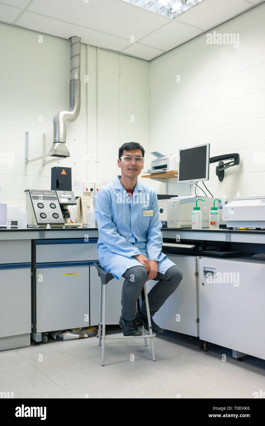 Lab researcher portrait hi-res stock photography and images - Alamy