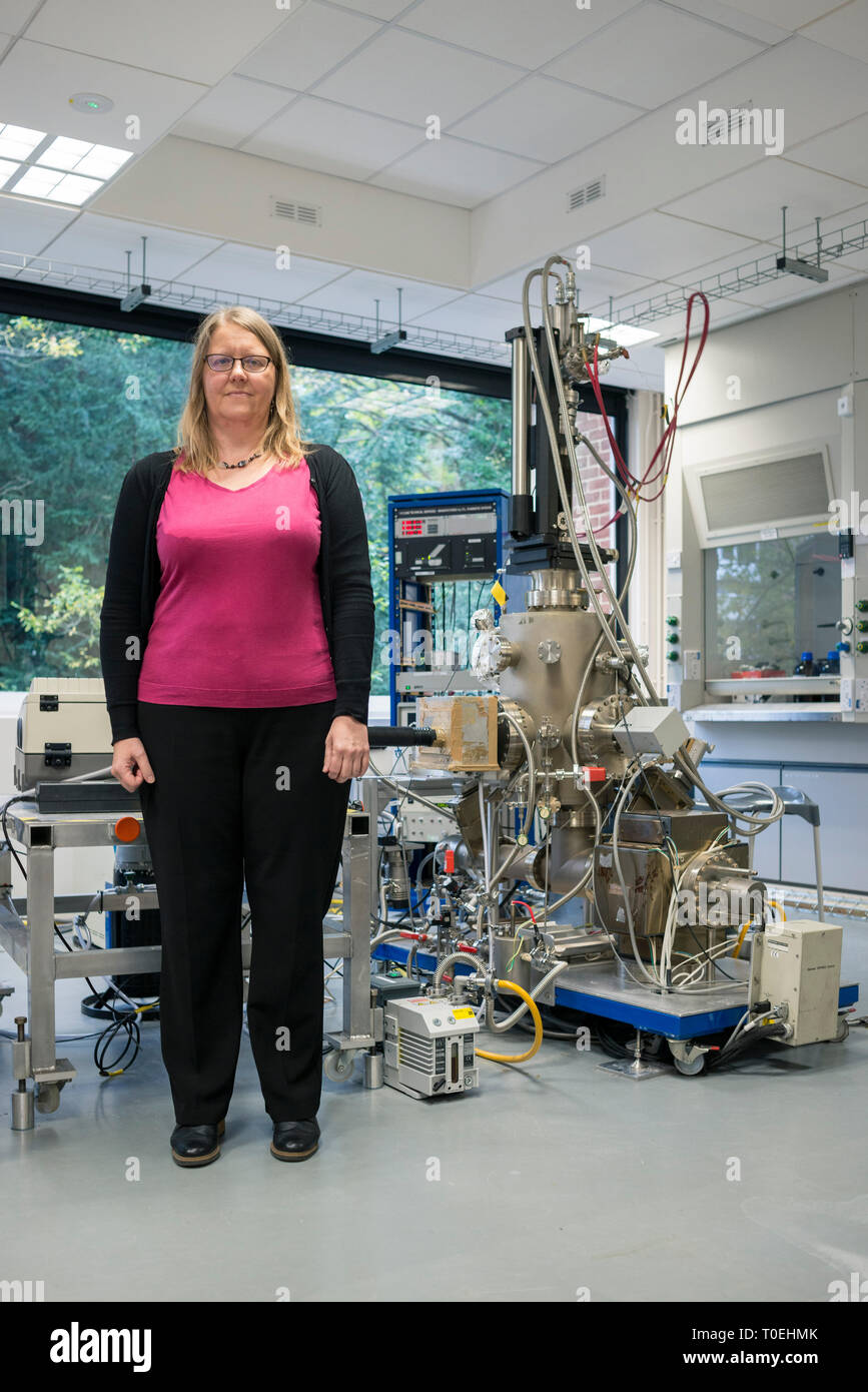 Lab researcher portrait hi-res stock photography and images - Alamy