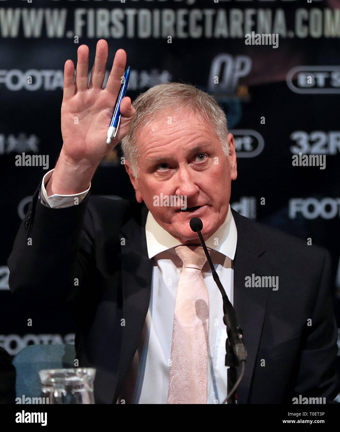 Boxing commentator john rawling hi-res stock photography and images - Alamy