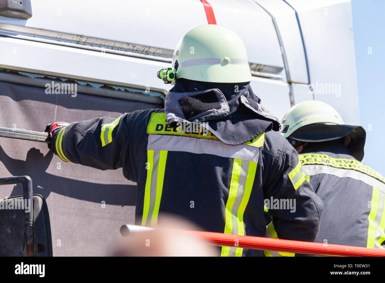 Emergency fire truck men rescue hi-res stock photography and images - Alamy